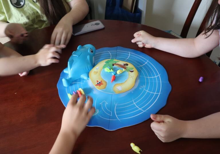 Shark Chase - a board game with fish | Review ⋆ Jupiter & Dann