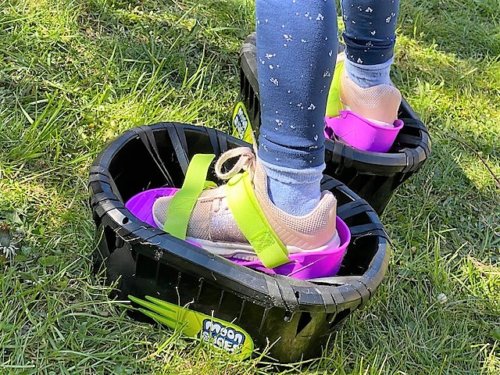 Moon Shoes - a throwback toy | Review ⋆ Jupiter & Dann