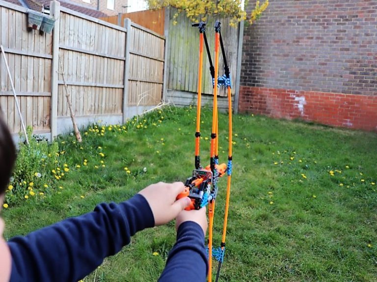 Keeping kids entertained with K'nex ⋆ Jupiter & Dann