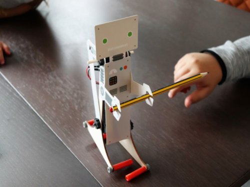 KiwiCo Tinker Crate - Walking Robot | Review ⋆ Jupiter & Dann