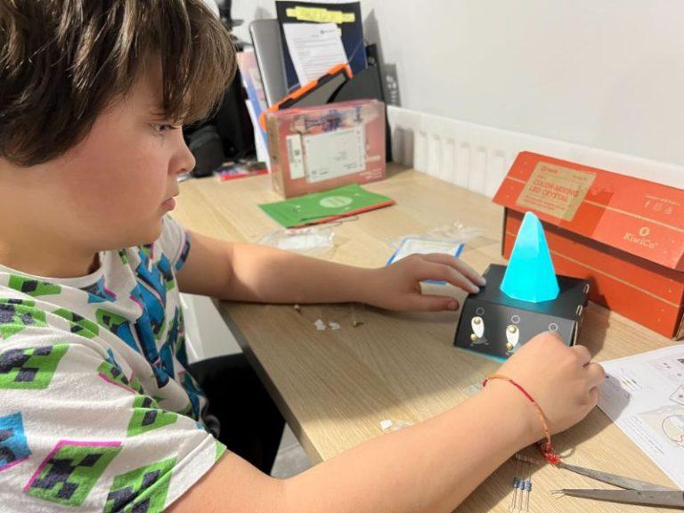 KiwiCo Tinker Crate – Color-Mixing LED Crystal | Review ⋆ Jupiter & Dann