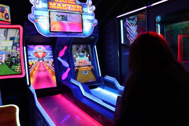 Playing Arcade Games at Gravity Max Stratford ⋆ Jupiter & Dann