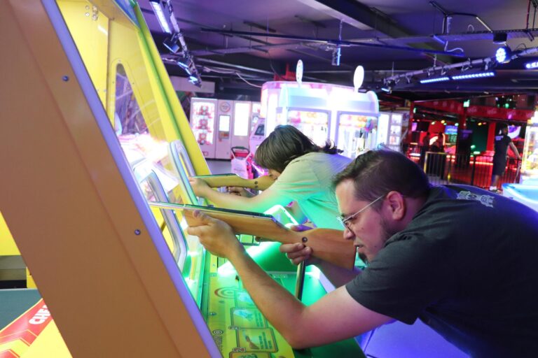 Playing Arcade Games at Gravity Max Stratford ⋆ Jupiter & Dann