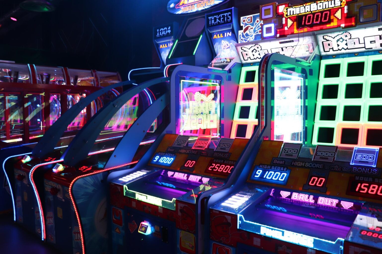 Playing Arcade Games at Gravity Max Stratford ⋆ Jupiter & Dann