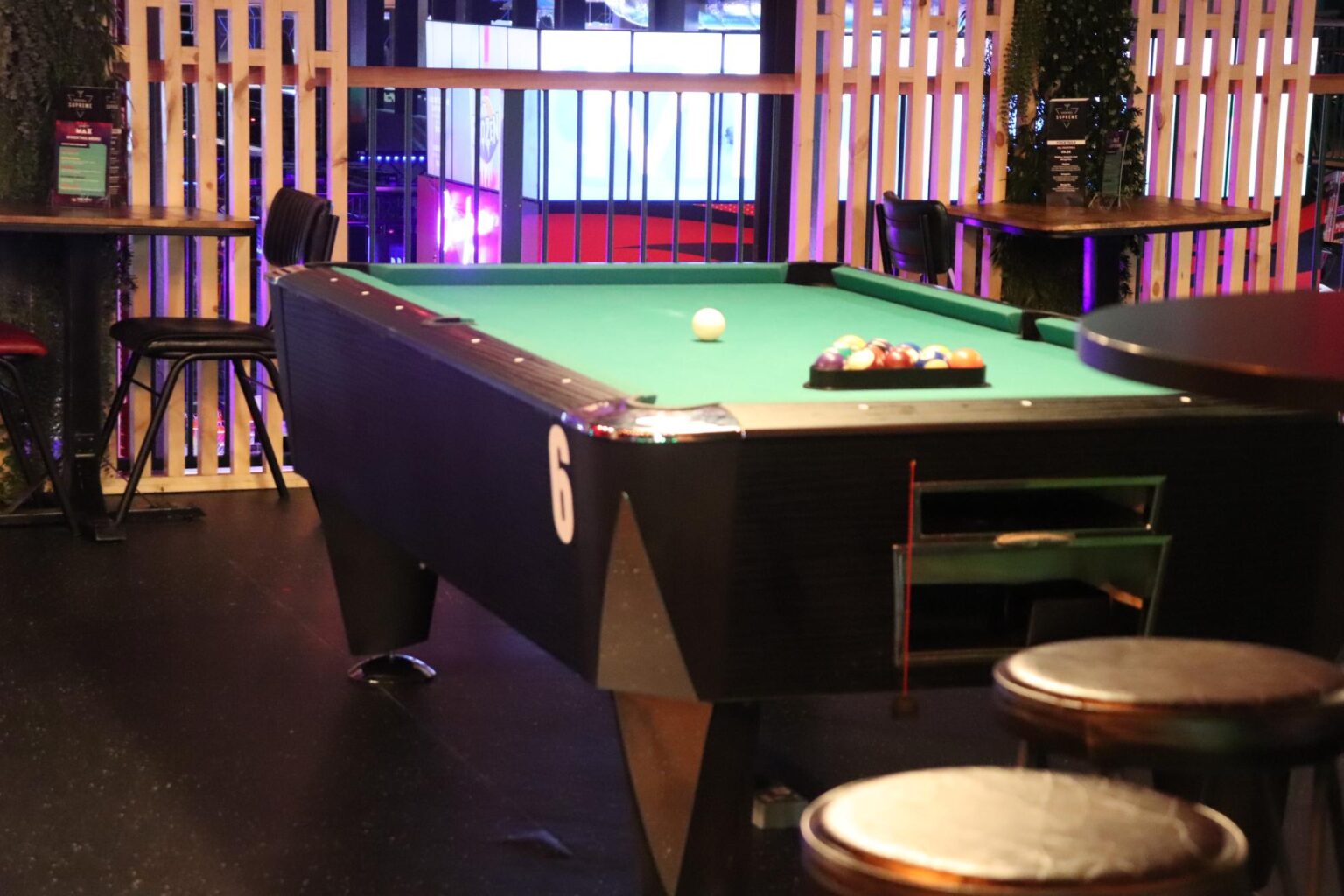 Playing Arcade Games at Gravity Max Stratford ⋆ Jupiter & Dann