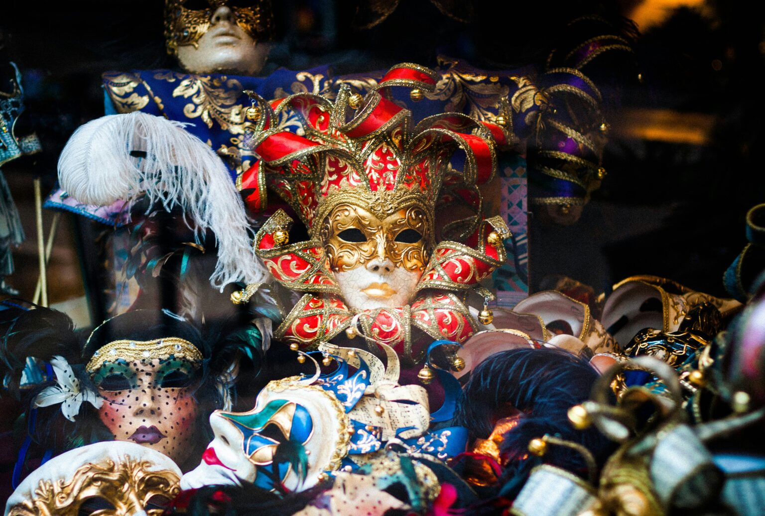 The Magic of Masquerade: Exploring the Allure of Masks ⋆ Jupiter & Dann