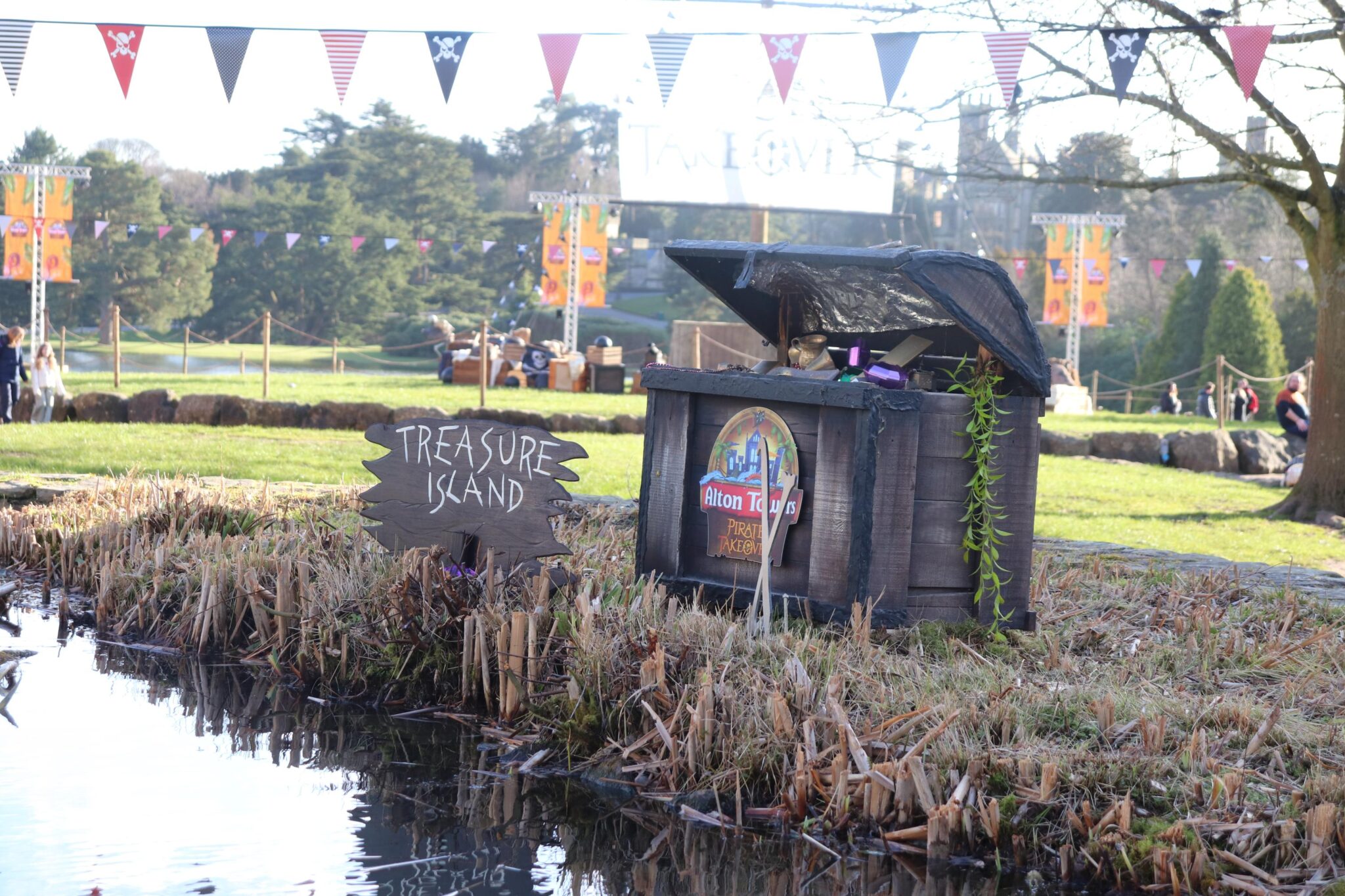 Alton Towers Pirate Takeover and Splash Landings Hotel Ice Cave Room ⋆ ...